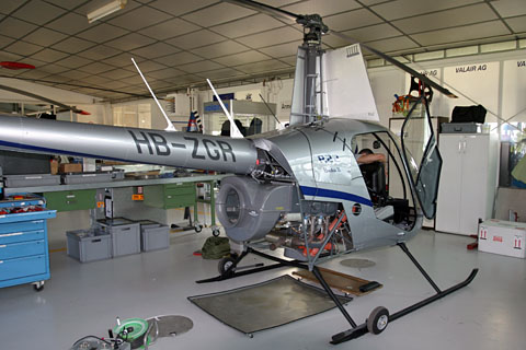 HB-ZGR R22B by swissheli.com